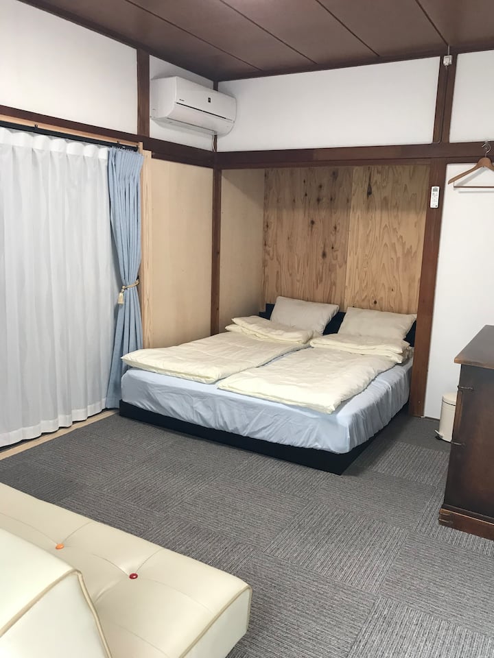 ①ゲストハウス ケンケン 一階和洋室ダブル(個室) 1クイーンベッド定員2名 - 富津市