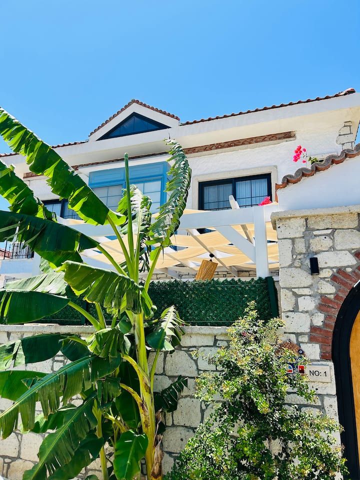 Alaçatı’da Havuzlu Villa - Alaçatı