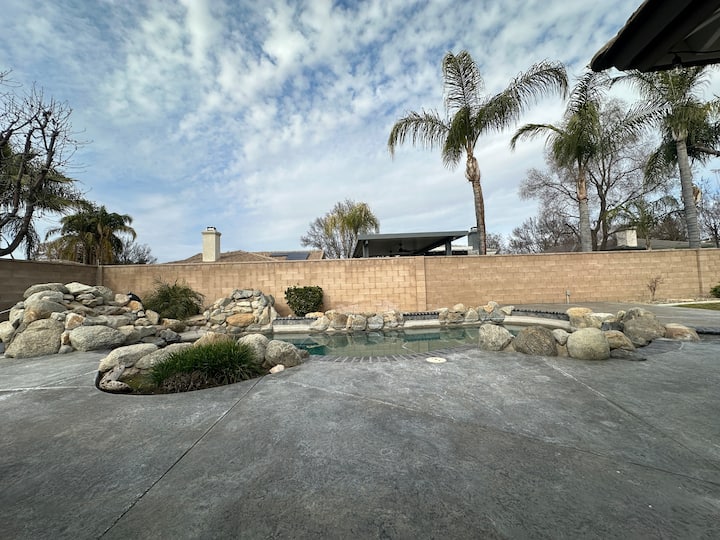 Spacious Single Story Pool Home! - Bakersfield, CA