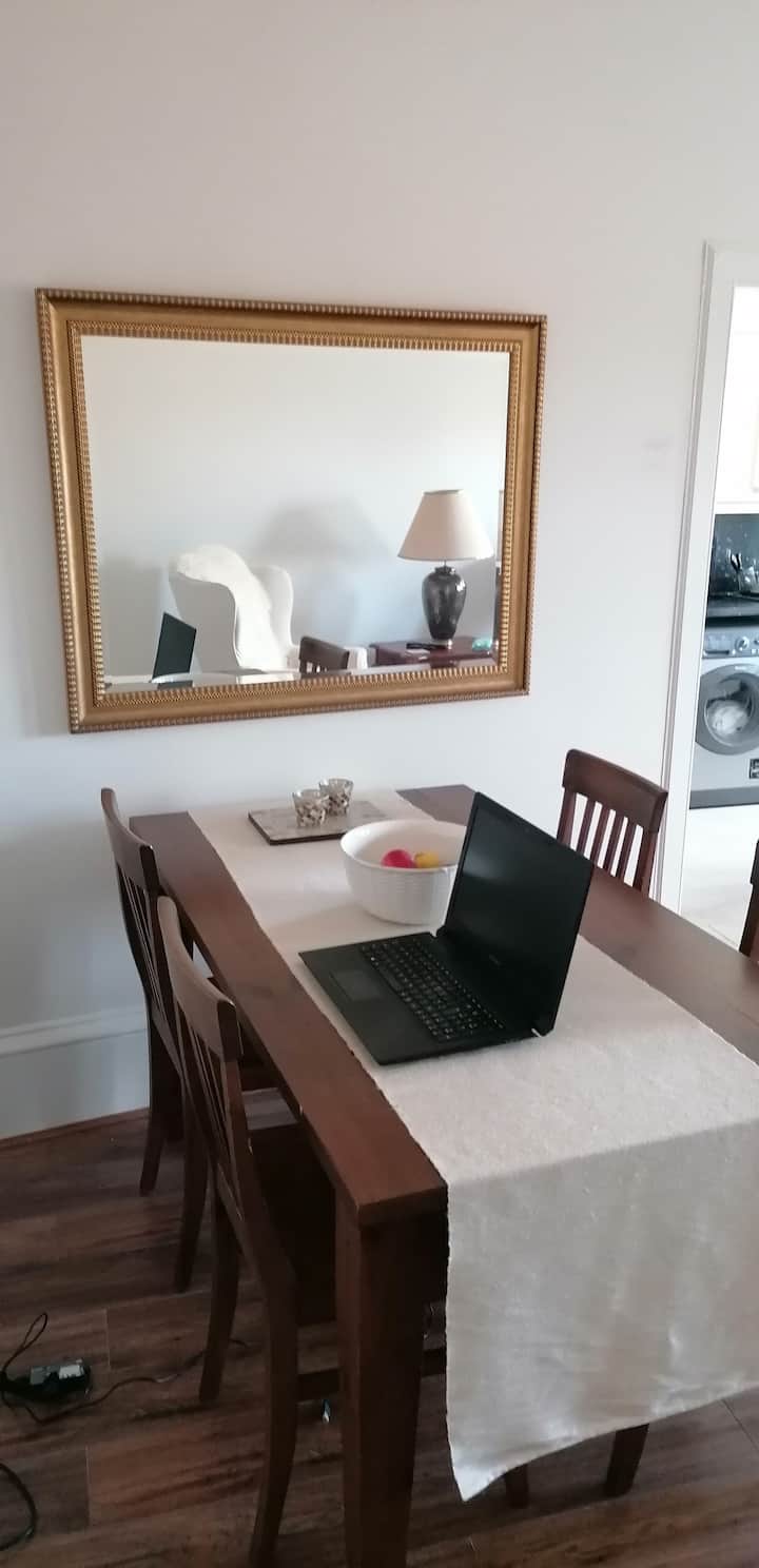 Spacious 1 Bed Flat Central Ayr. With Fibre Wifi. - Prestwick