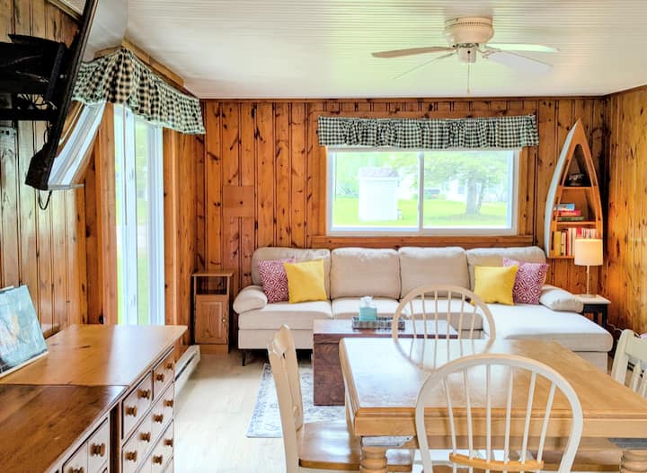 North Mullett Lake Hoa Cottage- Sleeps 4 - Mullett Lake, MI