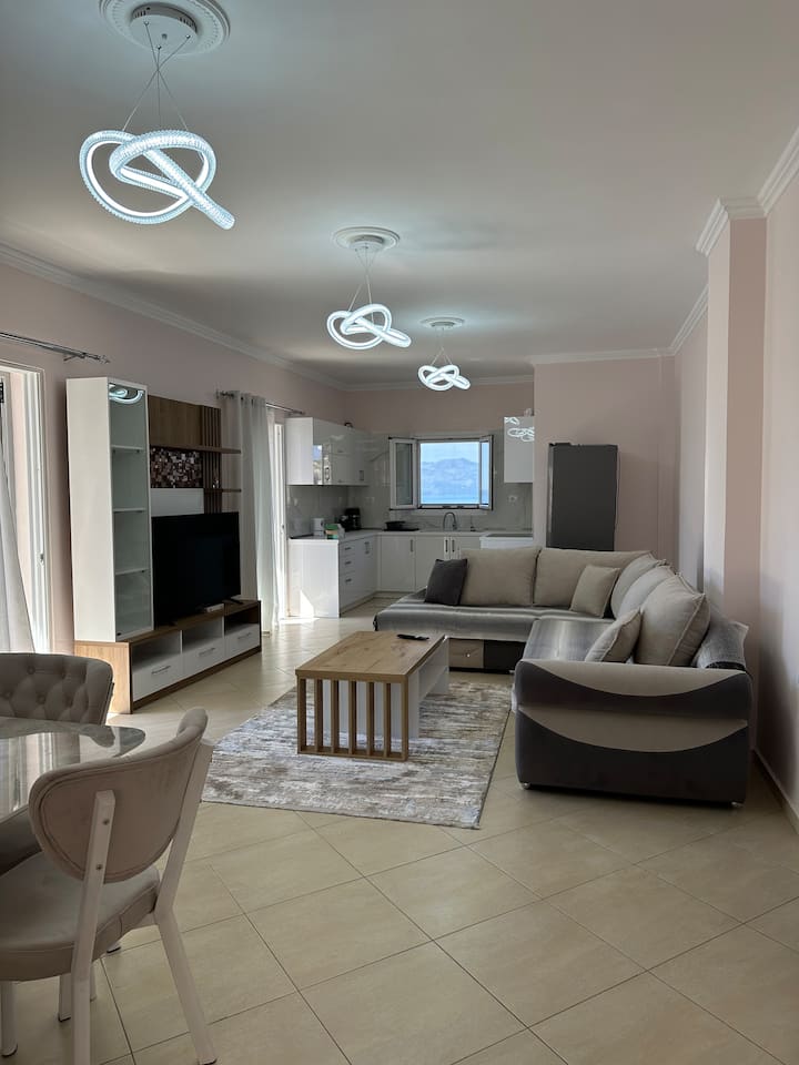 ΕΝΙ ΔΙΑΜΕΡΙΣΜΑ - Saranda