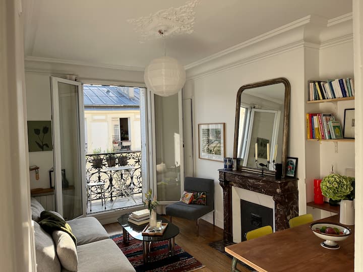 Charming Apartment With Balcony Views Over Paris - Paris