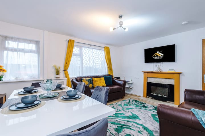 Modern 5-bed Retreat • Quiet Area • Contractors - Bolton