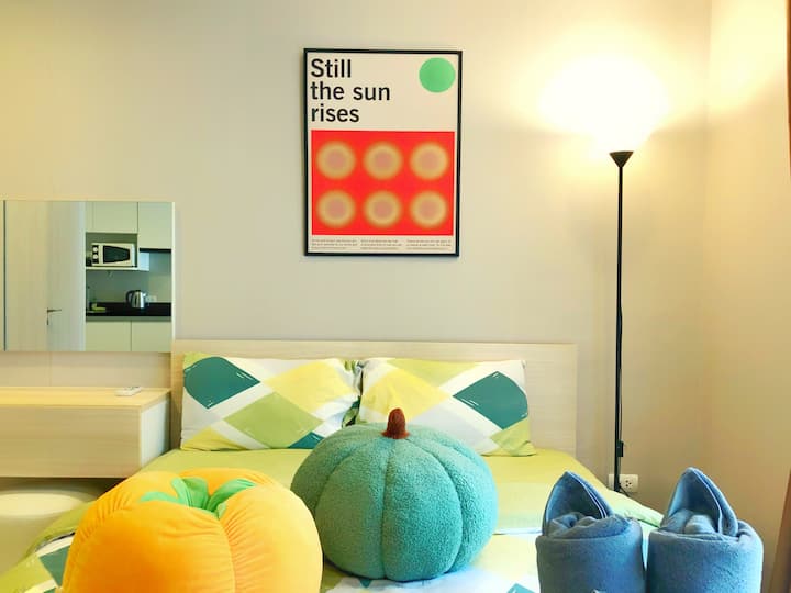 Mondrian Style Morden Art Flat In Front Of Maya - Chiang Mai