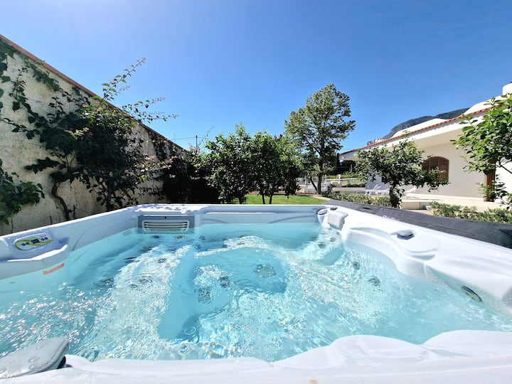 New Villa Rovetto: Jacuzzi And Garden - Sicile