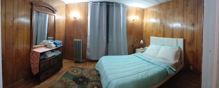 Spacious Retreat - Schenectady, NY