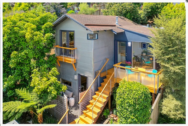 Sunny Architect Renovated Victorian Cottage - San Francisco, CA