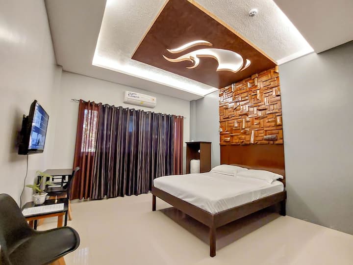 Executive Room
1 Queen Size Bed - Gingoog