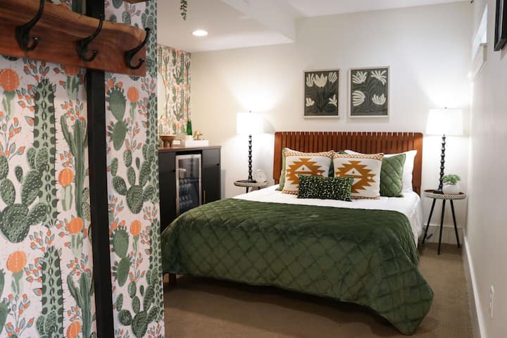 Cozy Urban Hideaway Guest Suite In Capitol Hill - Denver, CO