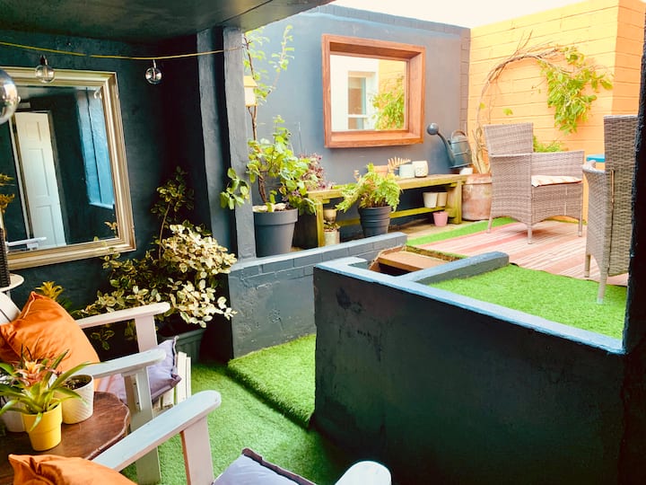 Vibrant  Beach Front Getaway - Dover