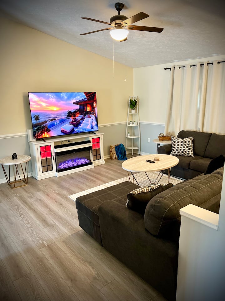 *New* Huge 5br Entertainment Retreat, Near Dc - Waldorf, MD