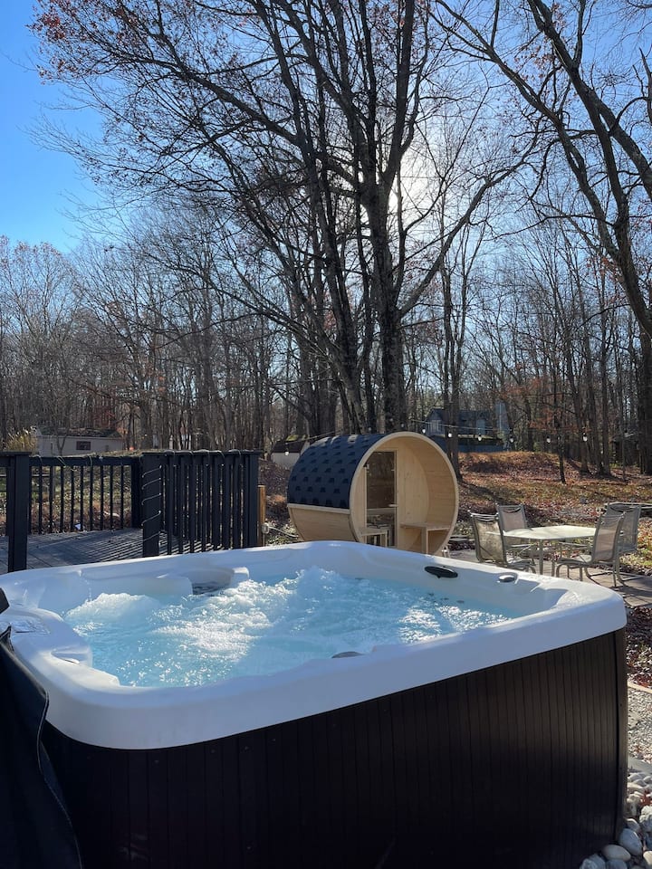 Nature's Escape Poconos Pa- Sauna & Hottub Retreat - Albrightsville, PA