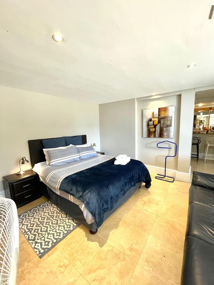 “Spacious Private Suite In  Fresnaye/ Sea Point “ - 開普敦
