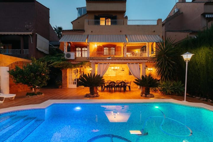 Chalet Villa En Valencia A 12 Km Y 7 Aeropuerto - Bétera