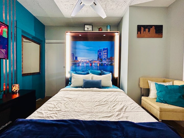 5 Mins To Downtown – Cozy City Escape - Grand Rapids, MI