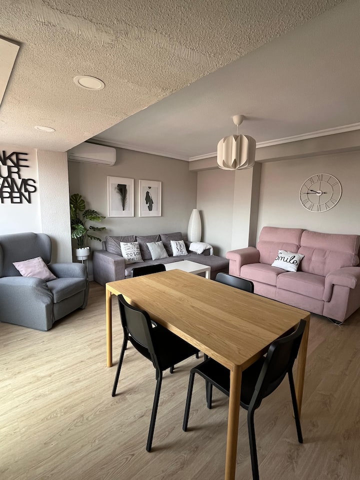 Actual Y Cómodo Piso En Alicante - Alicante