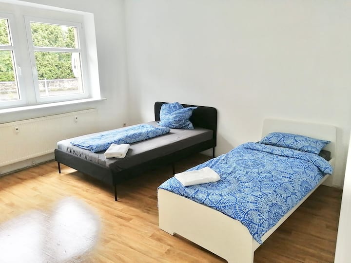 Large Flat With Separate Rooms For 3 To 8 Guests - Zeitz