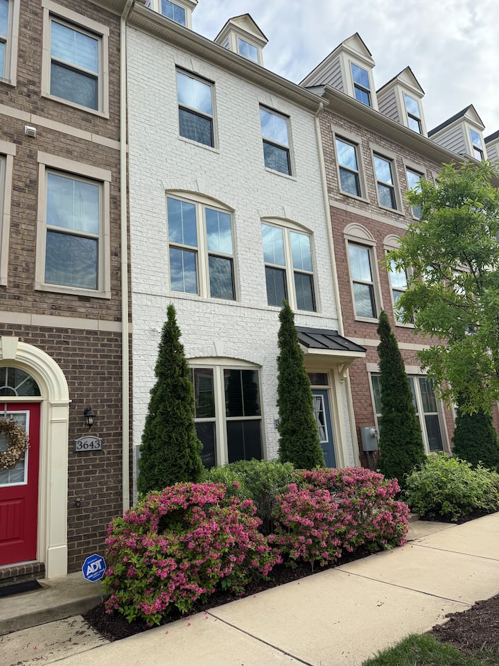 Entire Townhome With Balcony And Parking 5 Bathrms - Washington, D.C.