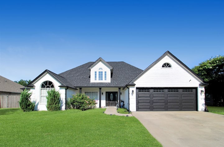 Cozy Home In Great Neighborhood! - Port Arthur, TX