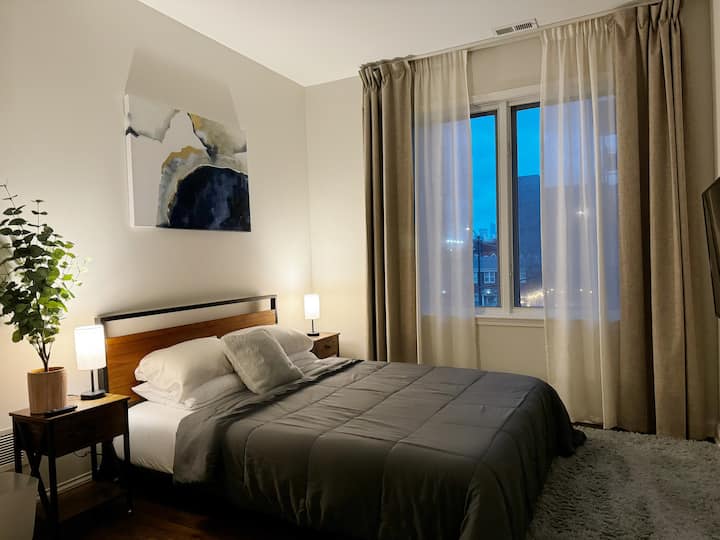 Room With Private Bath Close To Downtown - Chicago