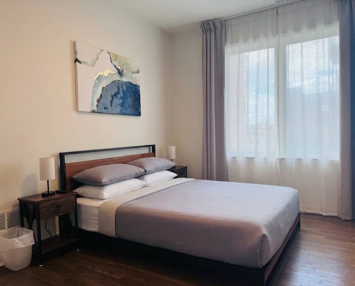Room With Private Bath In Downtown - Chicago, IL