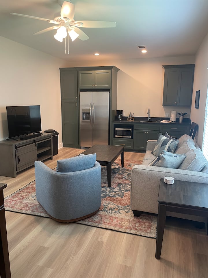 New! Heights Private Garage Apartment! - Little Rock, AR