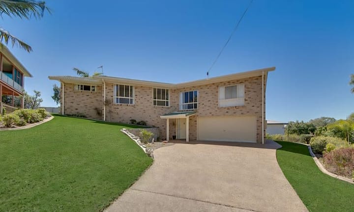 Home On Seahorse, Lammermoor Beach. Entire House. - Yeppoon