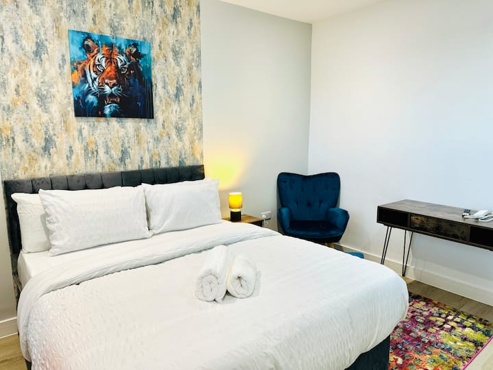 Arimbs Luxury Guest House In City Center - Chatham