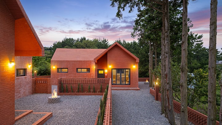 애월읍, 제주시의 집(가동)
 그곳애월 신축 독채
2025 Airbnb 청결상 수상 - Jeju