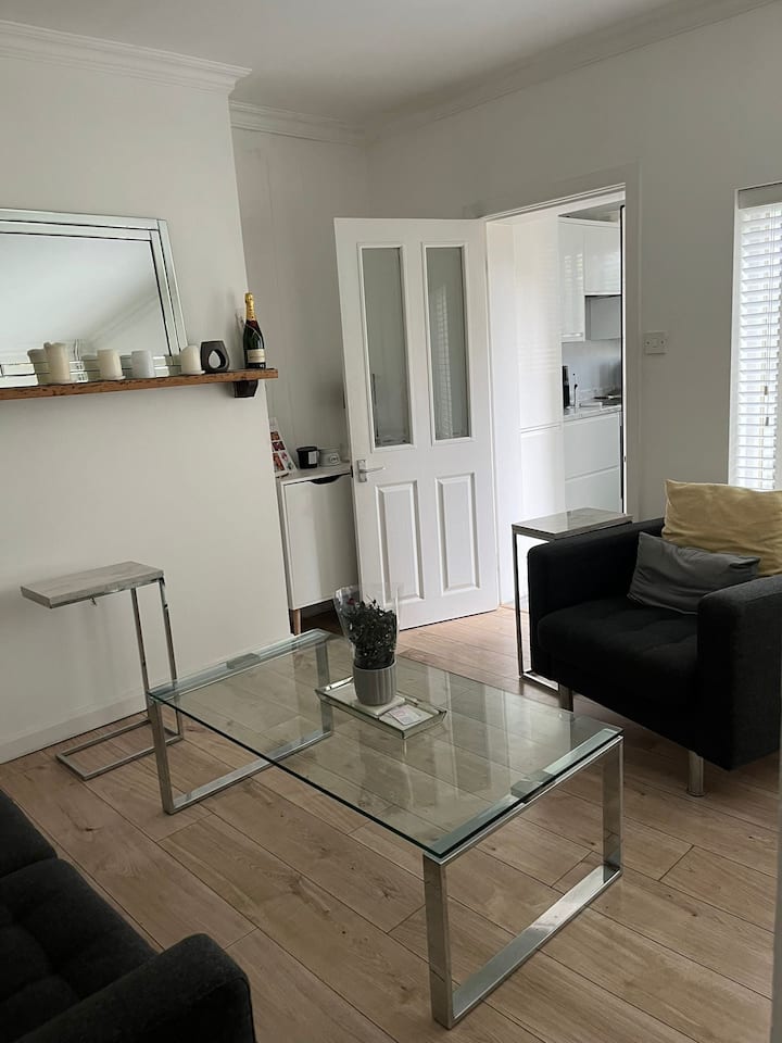 Double Cosy Bright Room. - New Milton