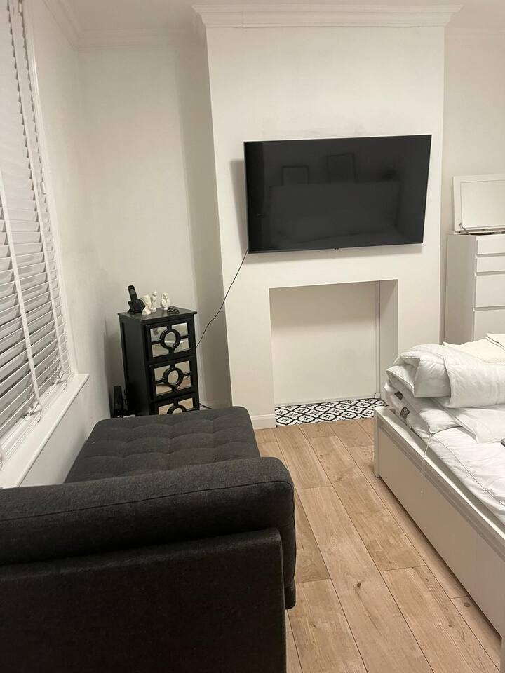 Double Cosy Bright Room. - Highcliffe