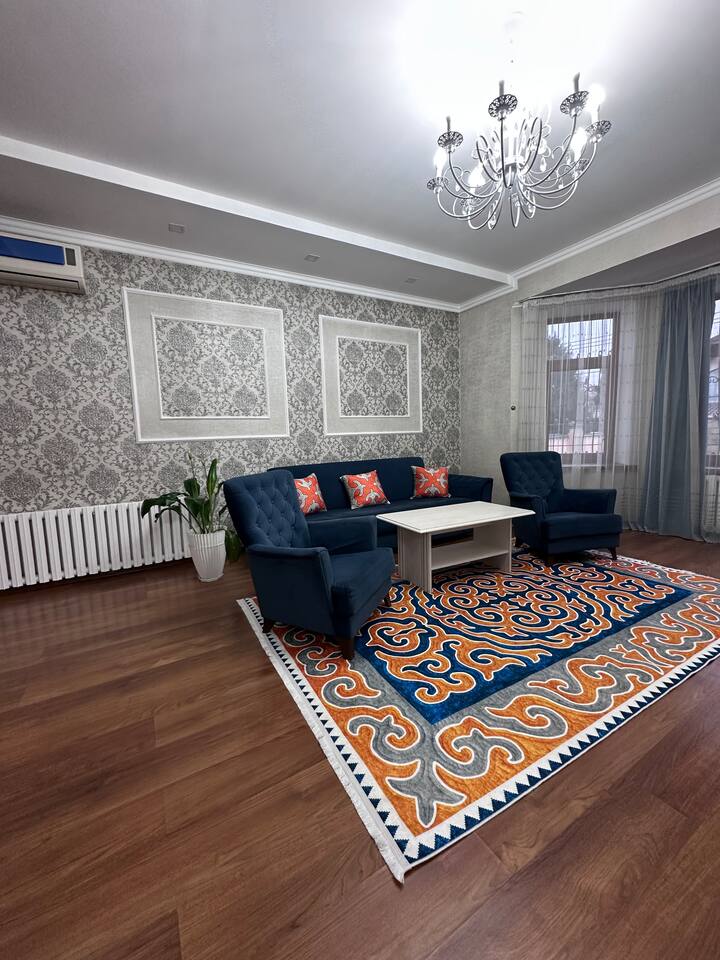 Welcome To Our Villa! Bishkek - 吉爾吉斯