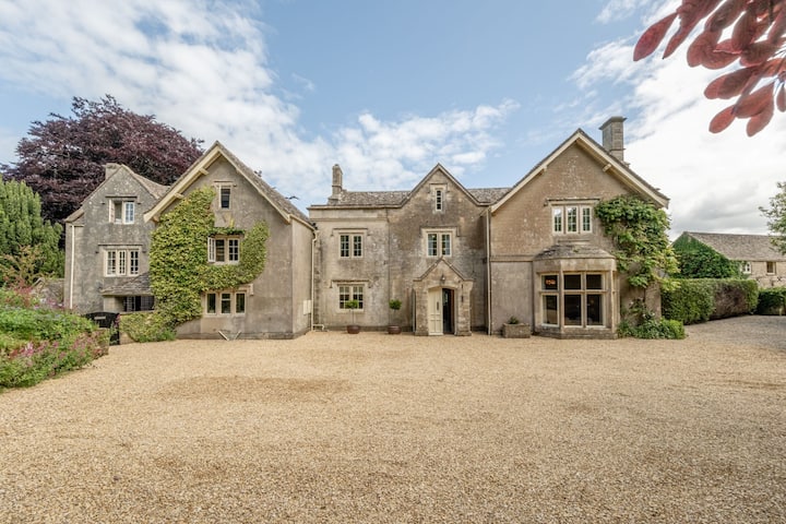 Large Dog Friendly Country House  - Old Rectory - Stroud
