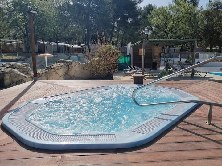 Joli Bungalow Pour 6 Pers. - Nans-les-Pins