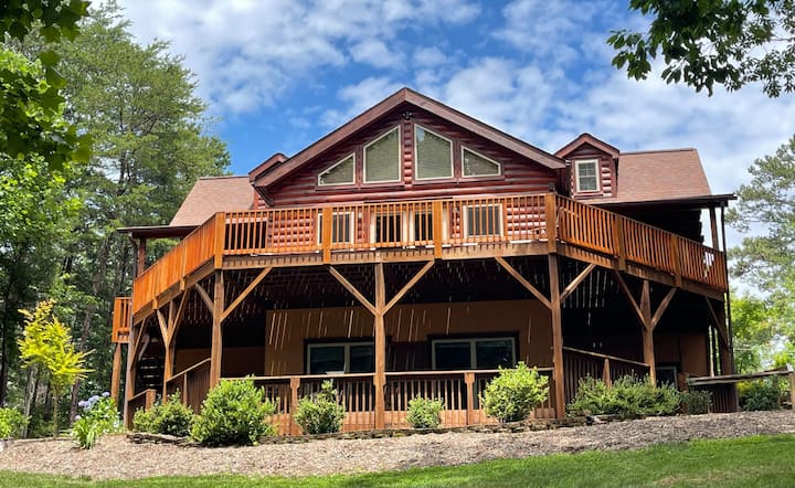 Game Rm / Fire Pit / Hot Tub / Long Range Views - Lake Lure, NC