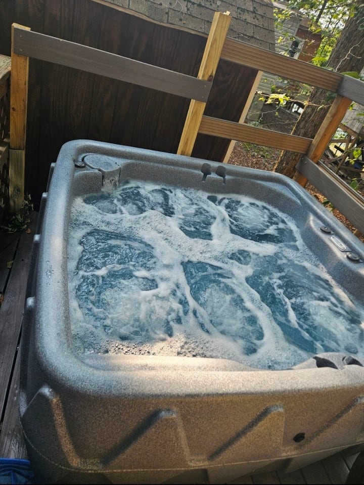 Pocono Palms-tiny Home Near Lake With Hot Tub - 莫斯科