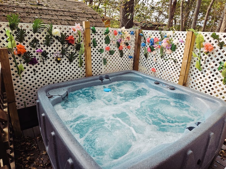 Cozy Little Getaway With Private Hot Tub - 莫斯科