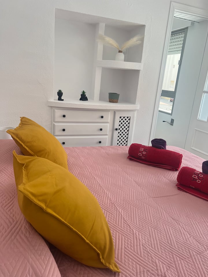 Piso Amplio De 3 Habitaciones, Cerca De La Playa - Tarifa