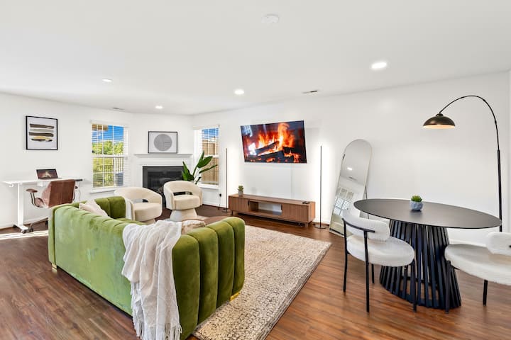 The Wensel - Waterfront • Queen Bed • Modern - Fredericksburg, VA