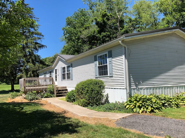 House By The River. Sleeps 10! - Bedford, PA