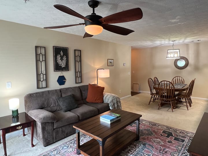 4b/4b Home On The Plains - Right Off Campus! - Auburn, AL