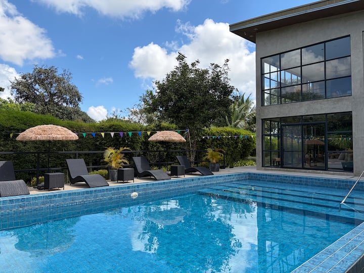 The Box House By G @ Silang Near Acienda Outlet - Silang