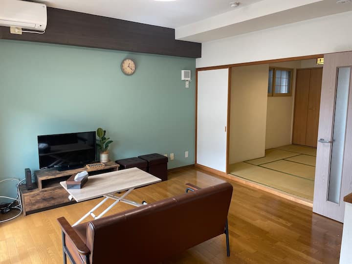 無料駐車場あります！
車で観光拠点に最適！
ファミリーにも安心！
住宅街の中のおうち
インヴレッジ！ - 에베쓰시