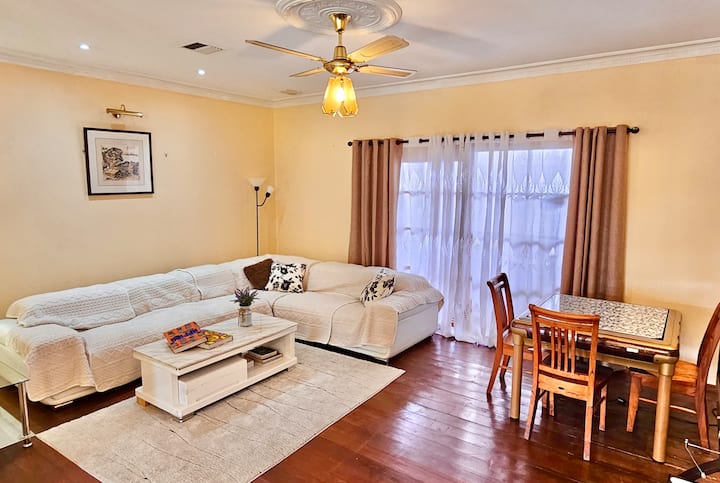 Warrandyte Family Room: Tennis, Billiards & More - Croydon, Australia