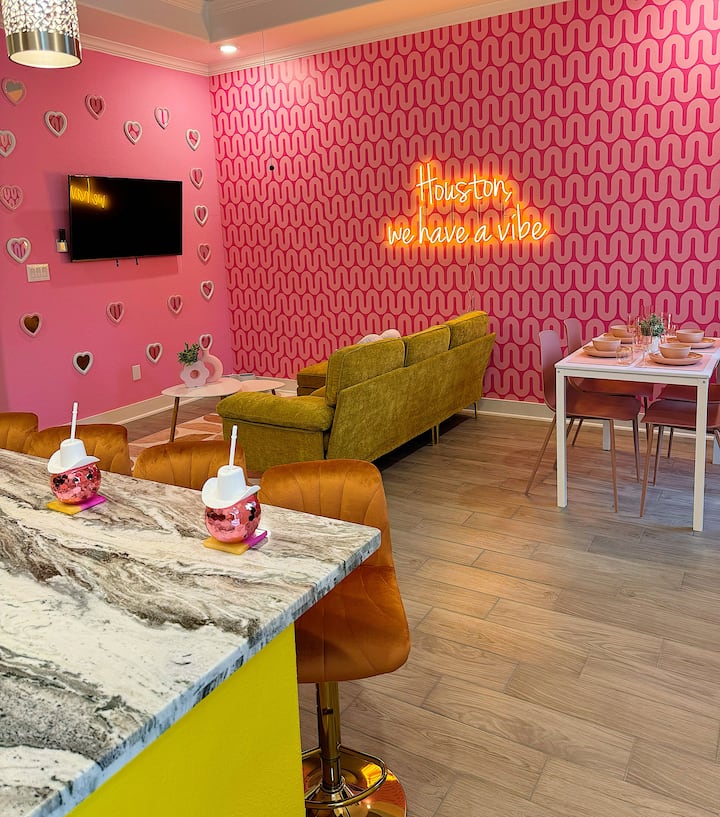 Girlypad | Ig-worthy | 17 Min To Livestock Rodeo - Denver Harbor/ Port Houston - Houston