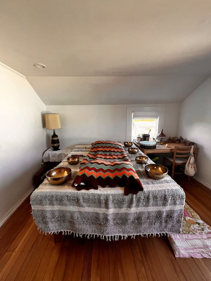Sunny Room Near Downtown - Fort Bragg, CA