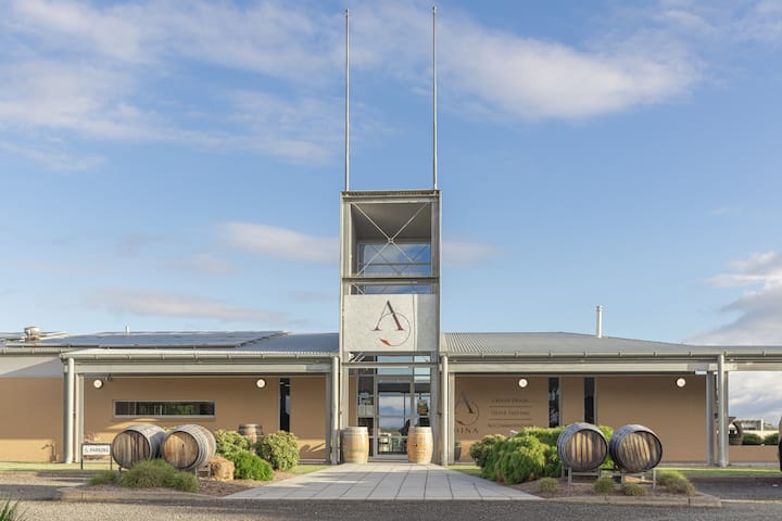 Adina Vineyard
1 Bedroom Villa - Lochinvar