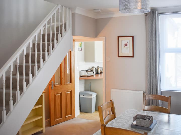 No 12 Cottage - Mold