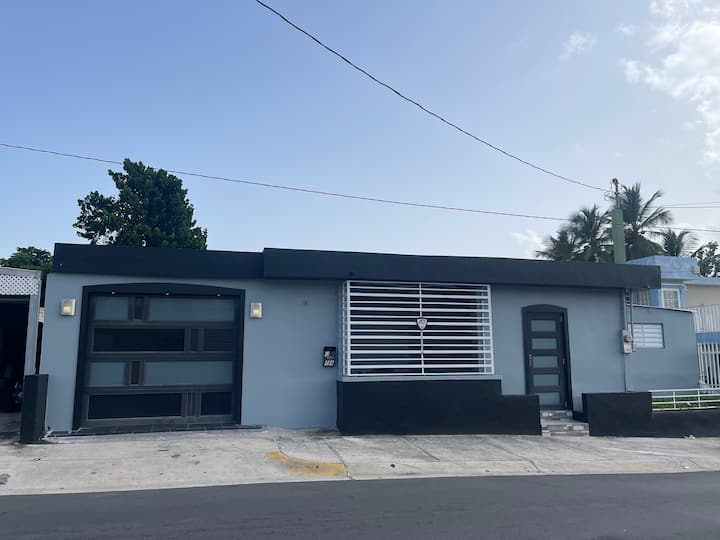 The Black House Carolina - Trujillo Alto